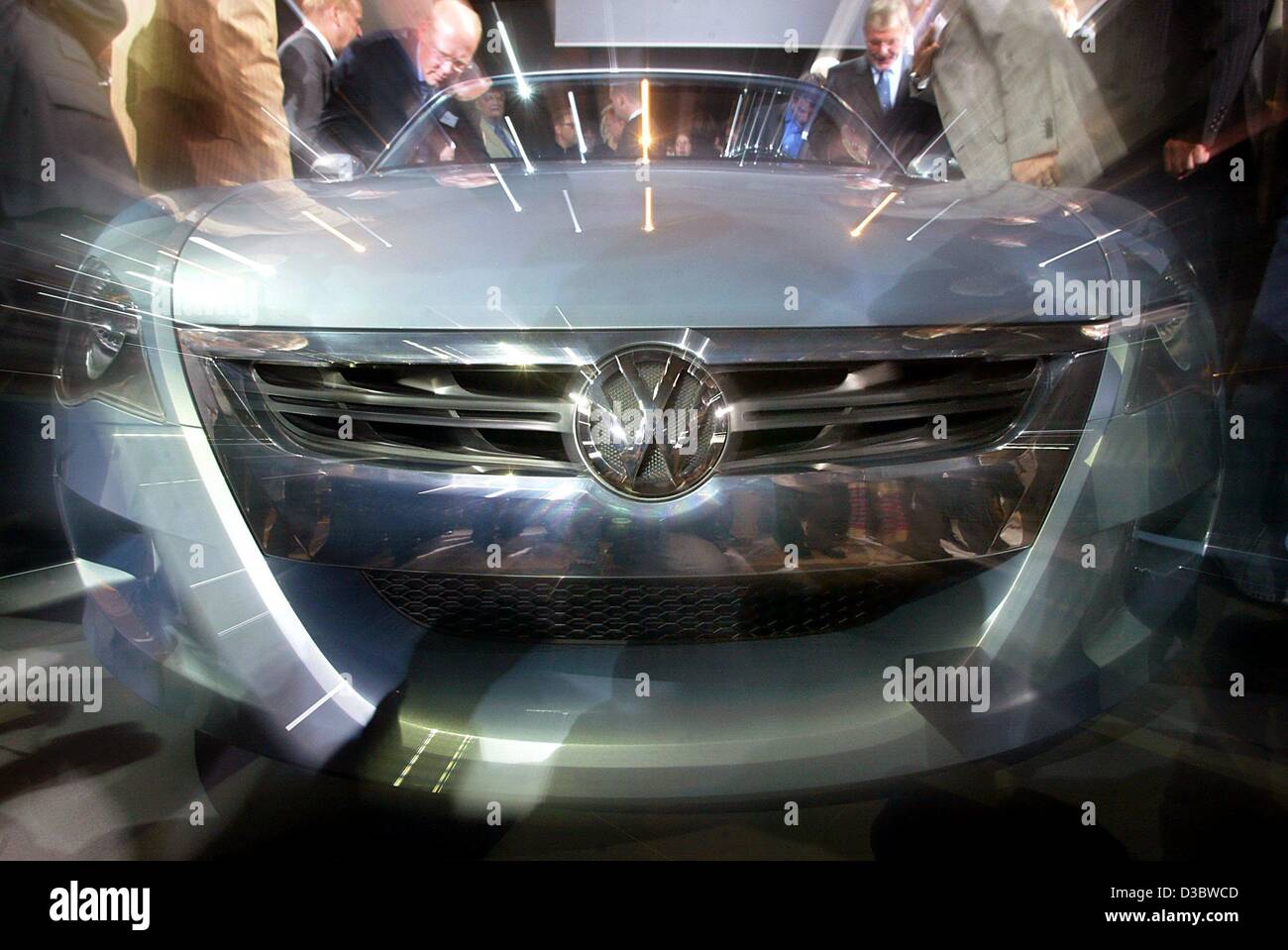 (Dpa) - VW präsentiert den Prototyp eines neuen Roadster-Modells, das ...