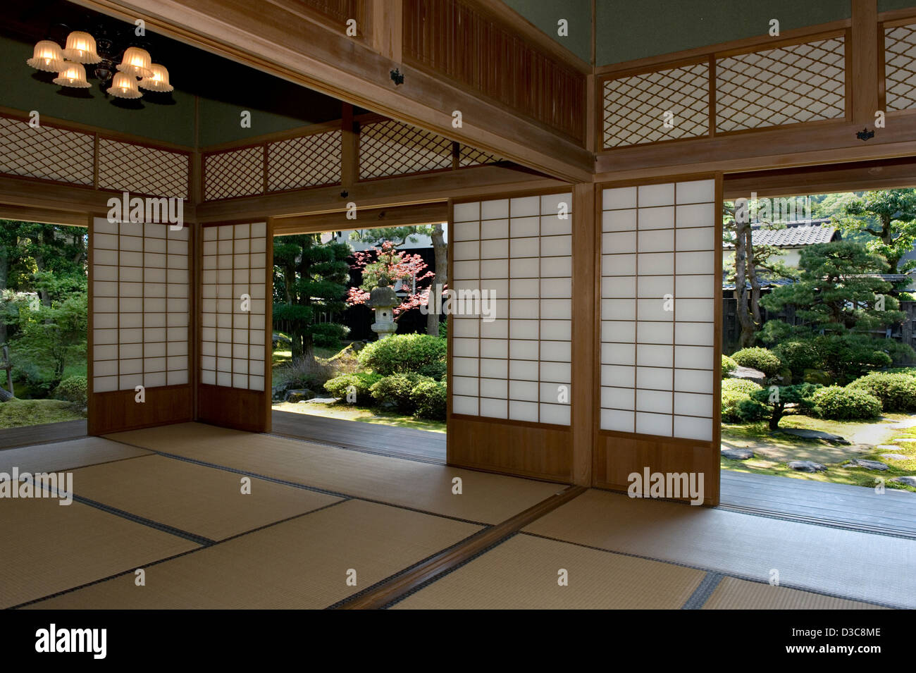 Japanese house in japanese garden -Fotos und -Bildmaterial in hoher ...