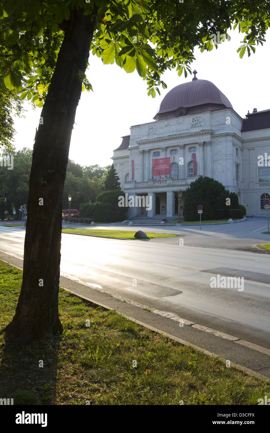 Opernhaus graz -Fotos und -Bildmaterial in hoher Auflösung – Alamy