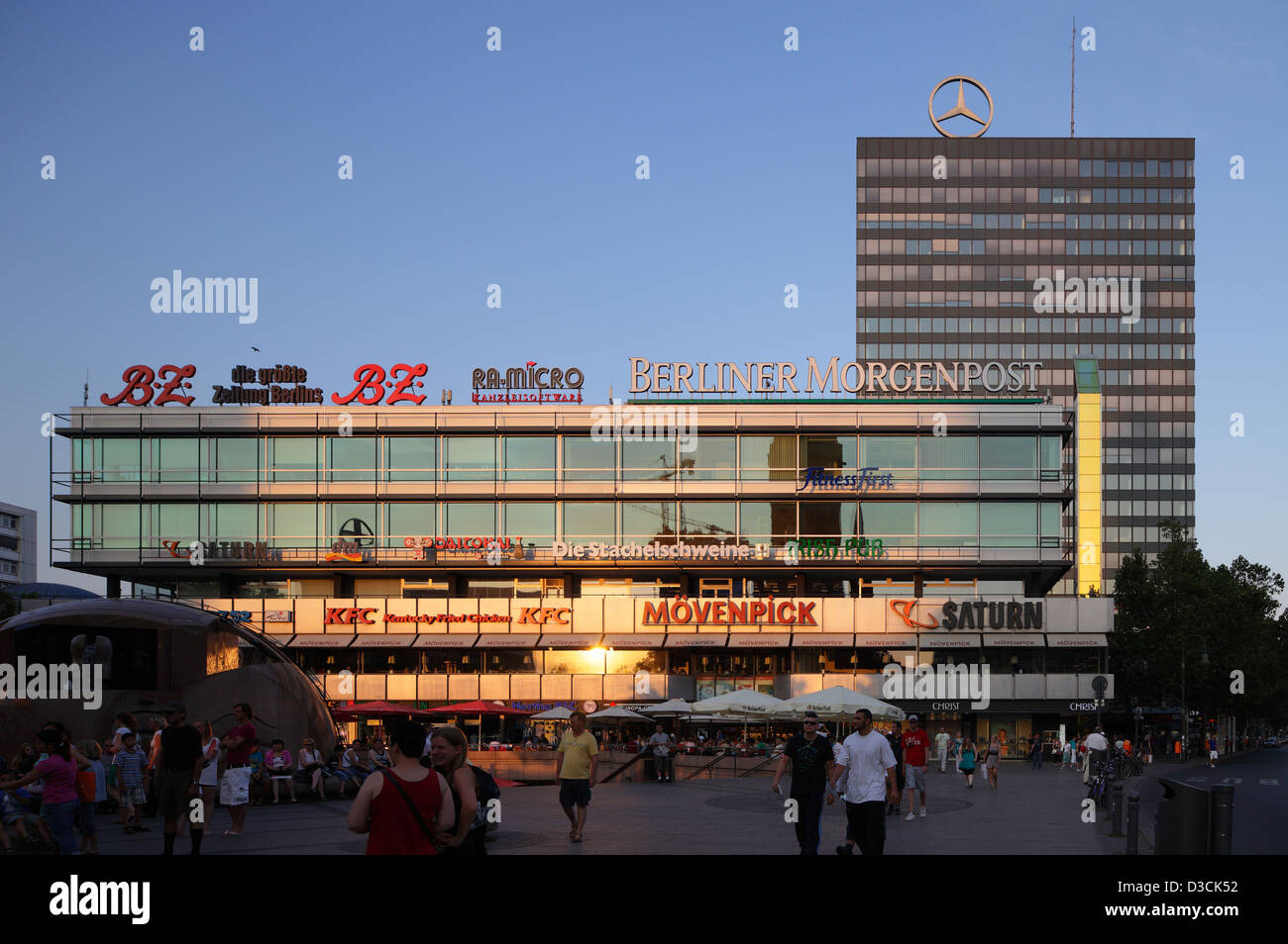 Berlin, Deutschland, Europa-Center-Breitscheidplatz im Abendlicht ...