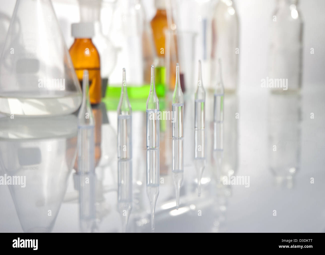 Medizinische ampullen -Fotos und -Bildmaterial in hoher Auflösung – Alamy