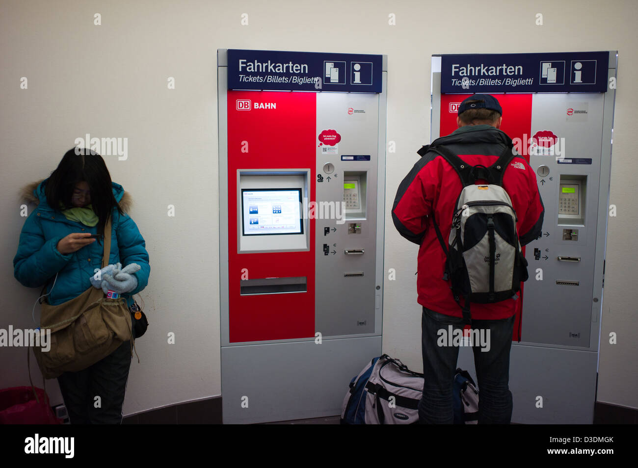 Train Ticket Vending Machines Stockfotos und -bilder Kaufen - Alamy