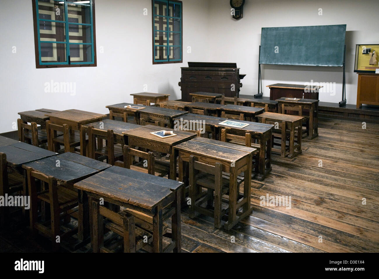 Alte Schreibtische Im Klassenzimmer