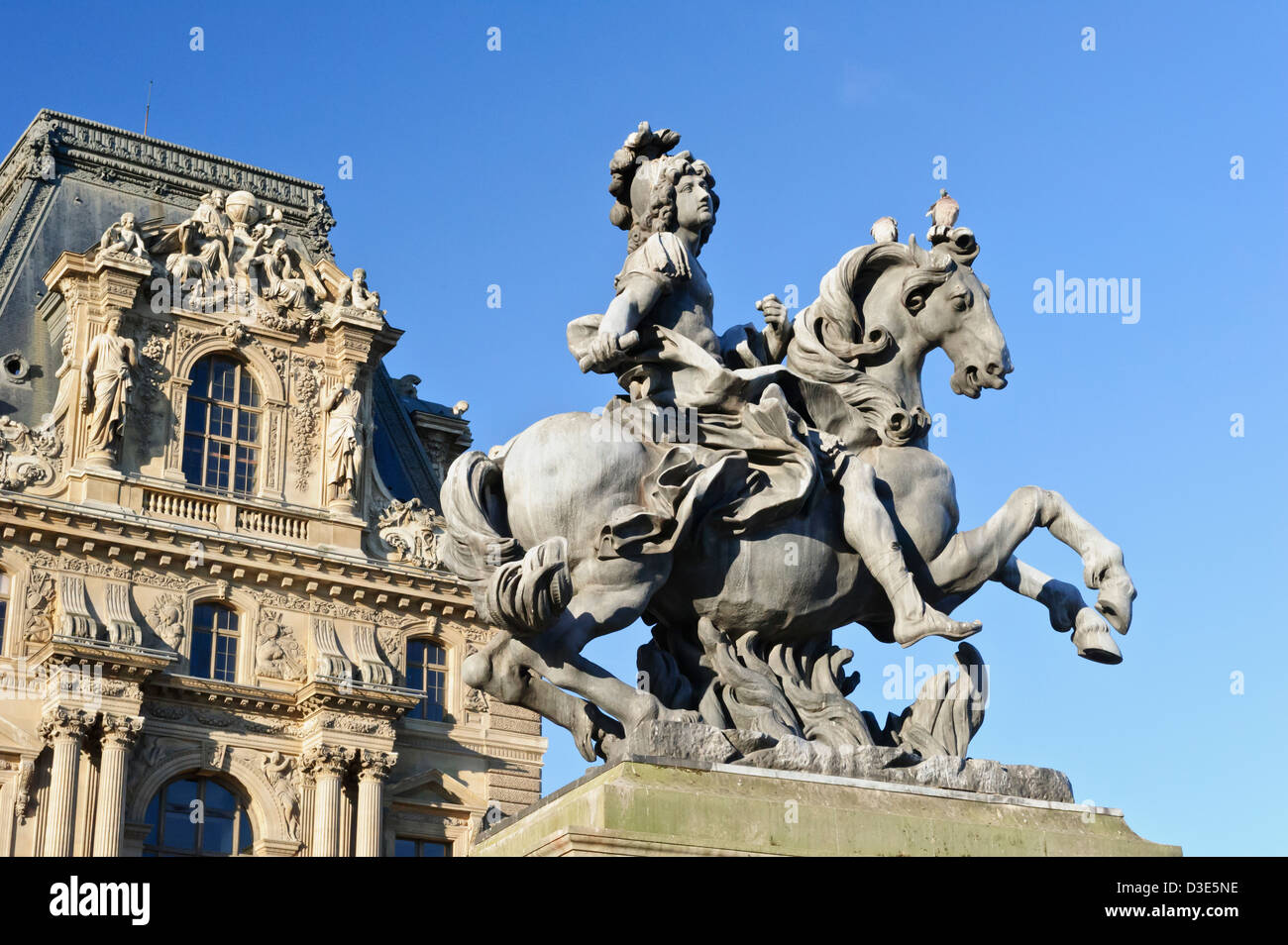 Louis XIV-Statue im Louvre, Paris, Frankreich Stockfotografie - Alamy