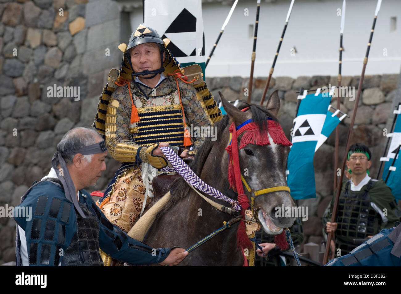 Samurai-Krieger auf Pferd tragen traditionelle Rüstung am jährlichen ...