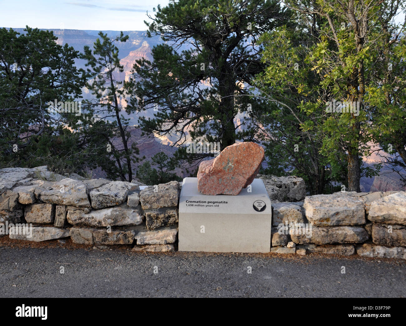 Der Pegmatit der Einäscherung, der sich entlang des Grand Canyon's Trail of Time befindet ...