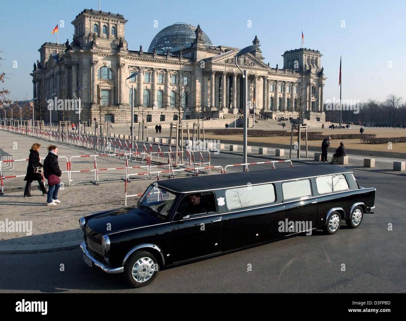 Stretchlimousine trabant -Fotos und -Bildmaterial in hoher Auflösung ...