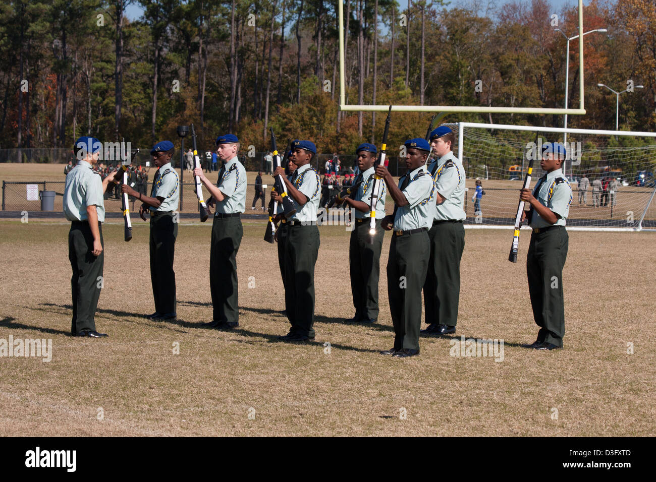Wettbewerb der armeeschule -Fotos und -Bildmaterial in hoher Auflösung ...