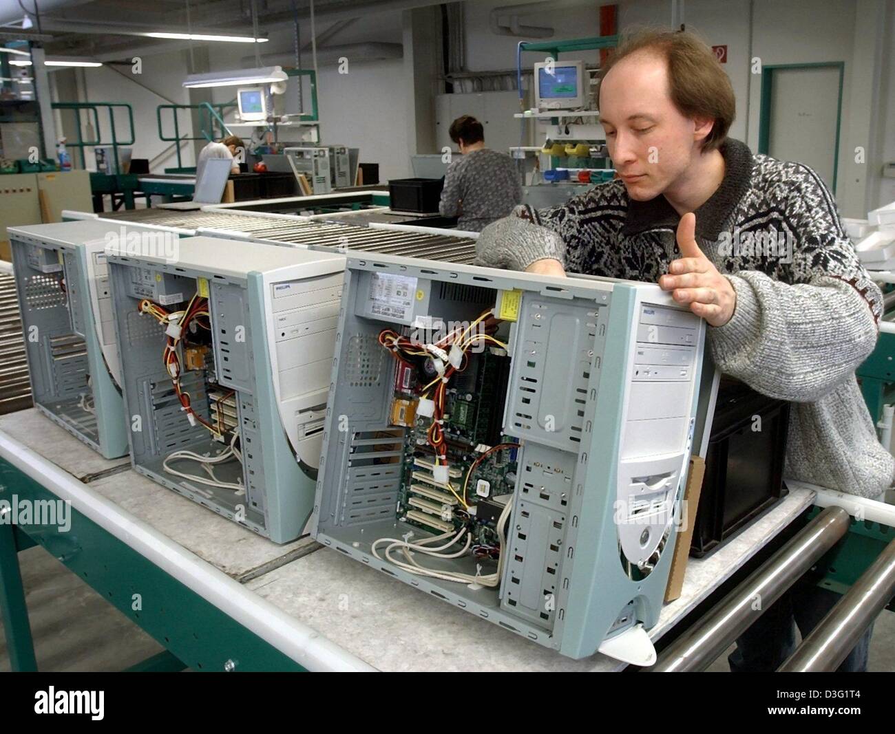 Production hall -Fotos und -Bildmaterial in hoher Auflösung – Alamy
