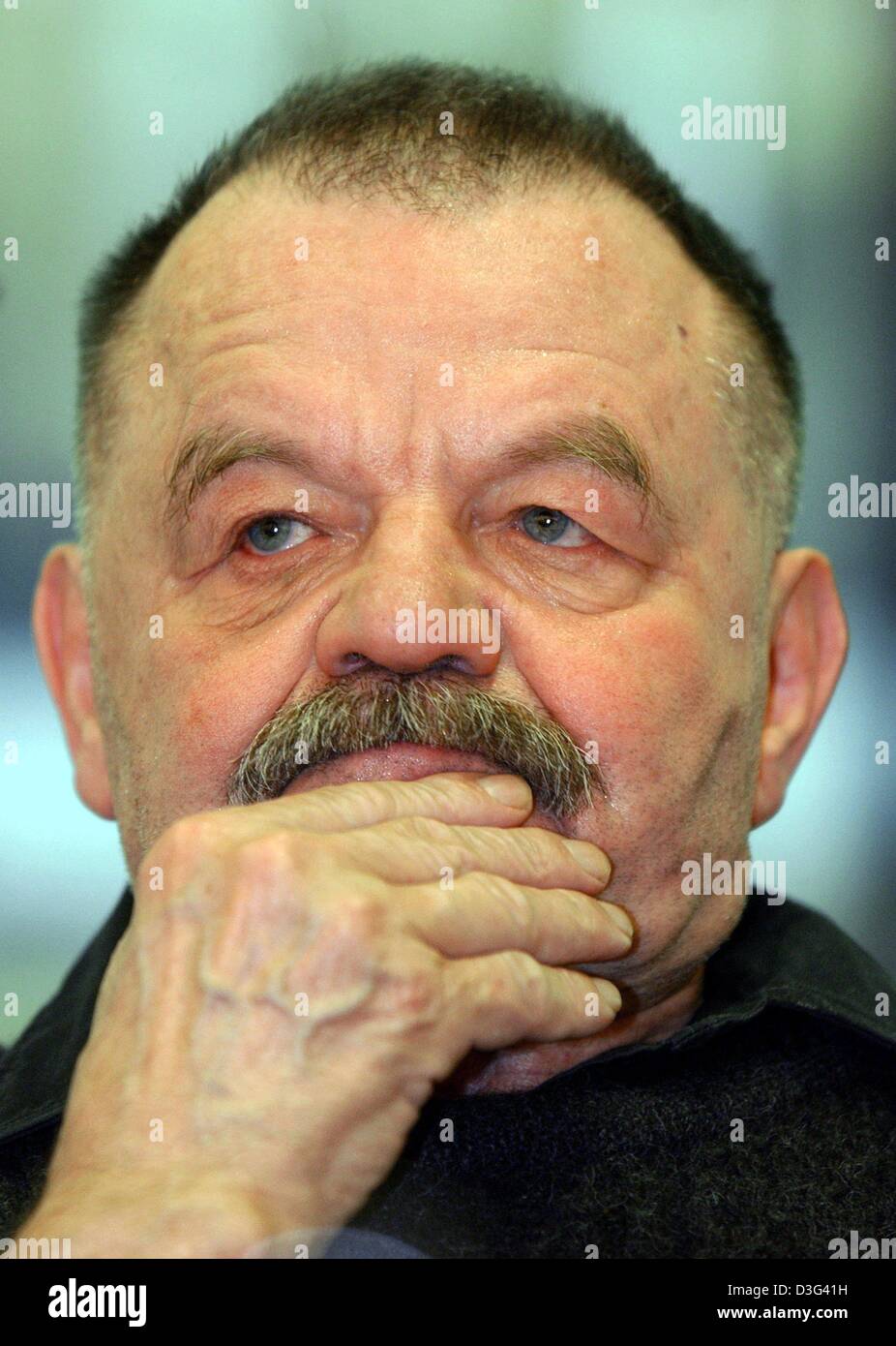 Sculptor alfred hrdlicka -Fotos und -Bildmaterial in hoher Auflösung ...