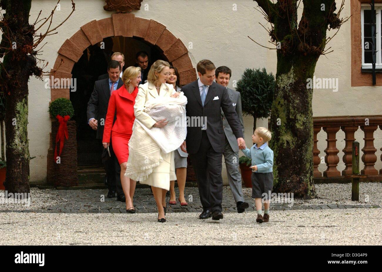 (Dpa) - nach der Taufe, Jefferson-Friedrich Volker Benjamin Count von ...