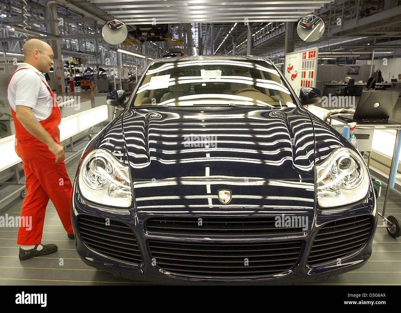 Porsche autofabrik -Fotos und -Bildmaterial in hoher Auflösung – Alamy