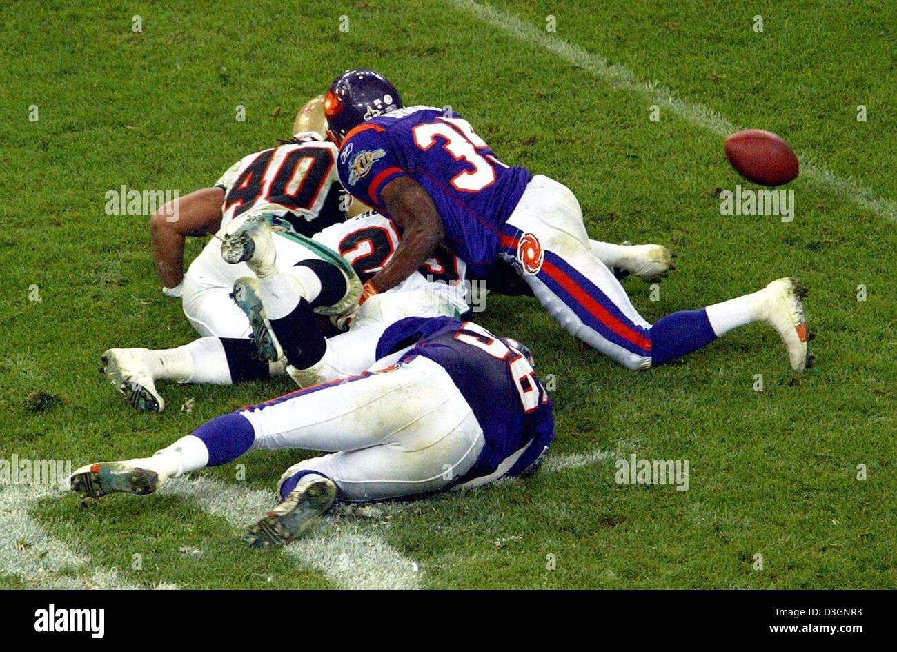 Pile of football players -Fotos und -Bildmaterial in hoher Auflösung ...
