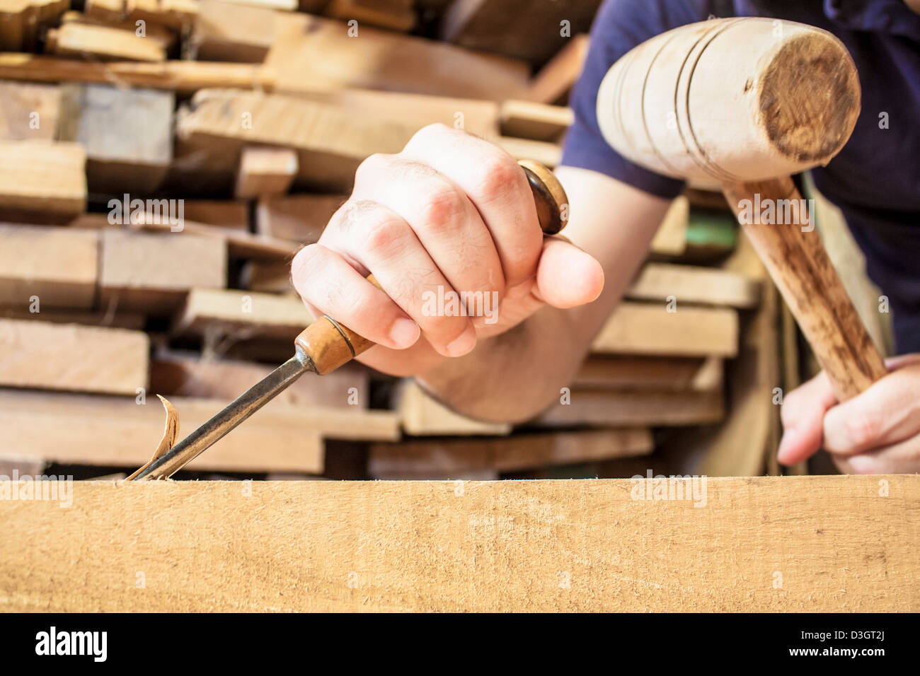 Beitel Holz Stemmeisen Tischler Werkzeug arbeiten aus Holz Hintergrund ...
