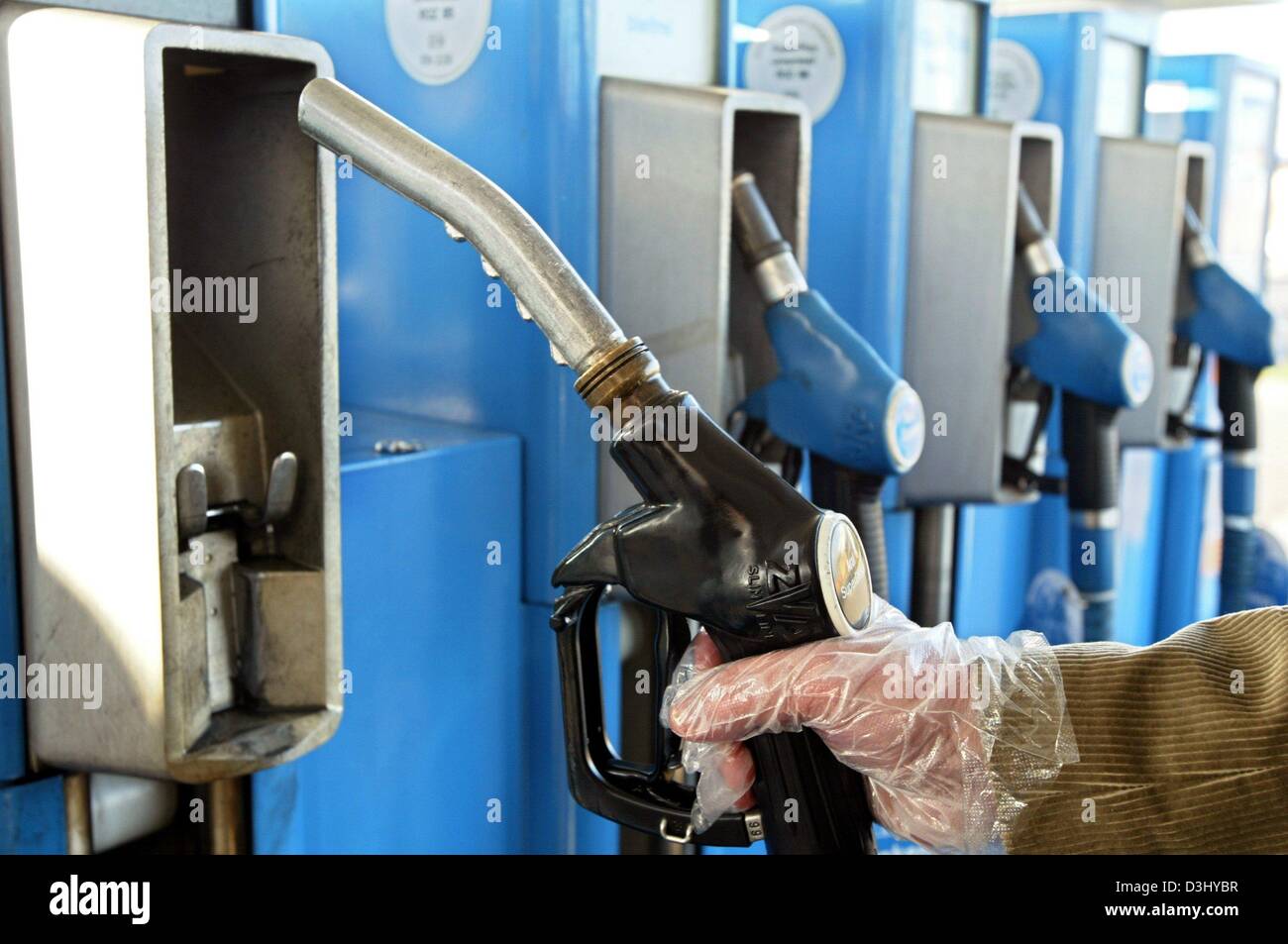 Aral petrol station -Fotos und -Bildmaterial in hoher Auflösung – Alamy