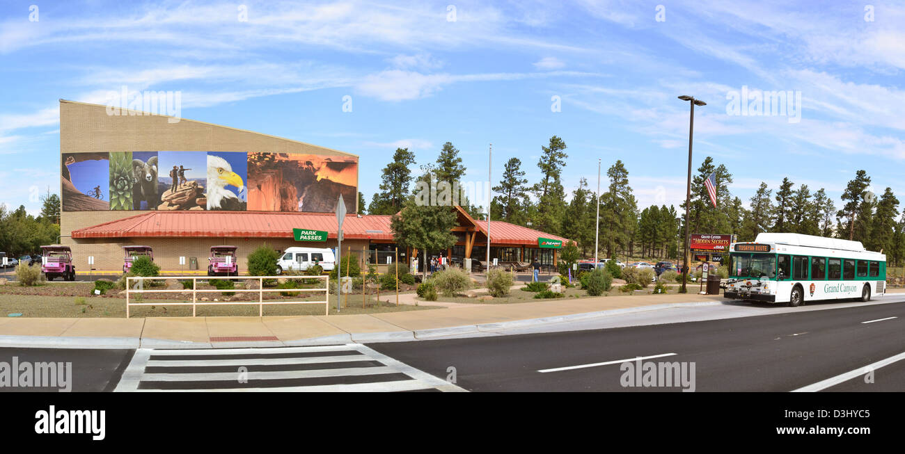 Der Tusayan Shuttle Bus bietet Transport zwischen Tusayan und Grand ...