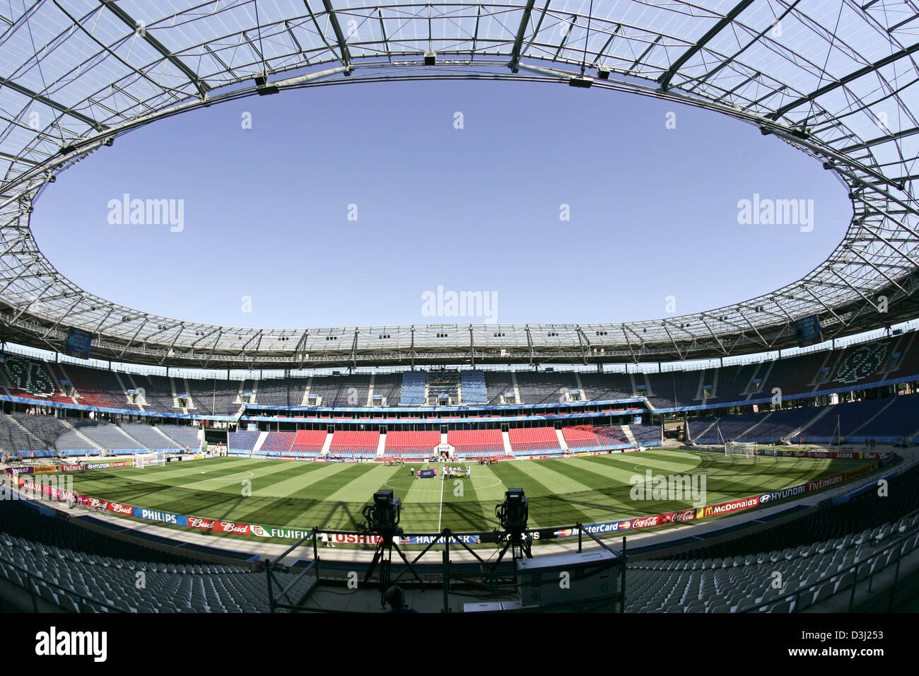 (Dpa) - ein Blick auf das Fußballstadion AWD-Arena in Hannover, 19 ...