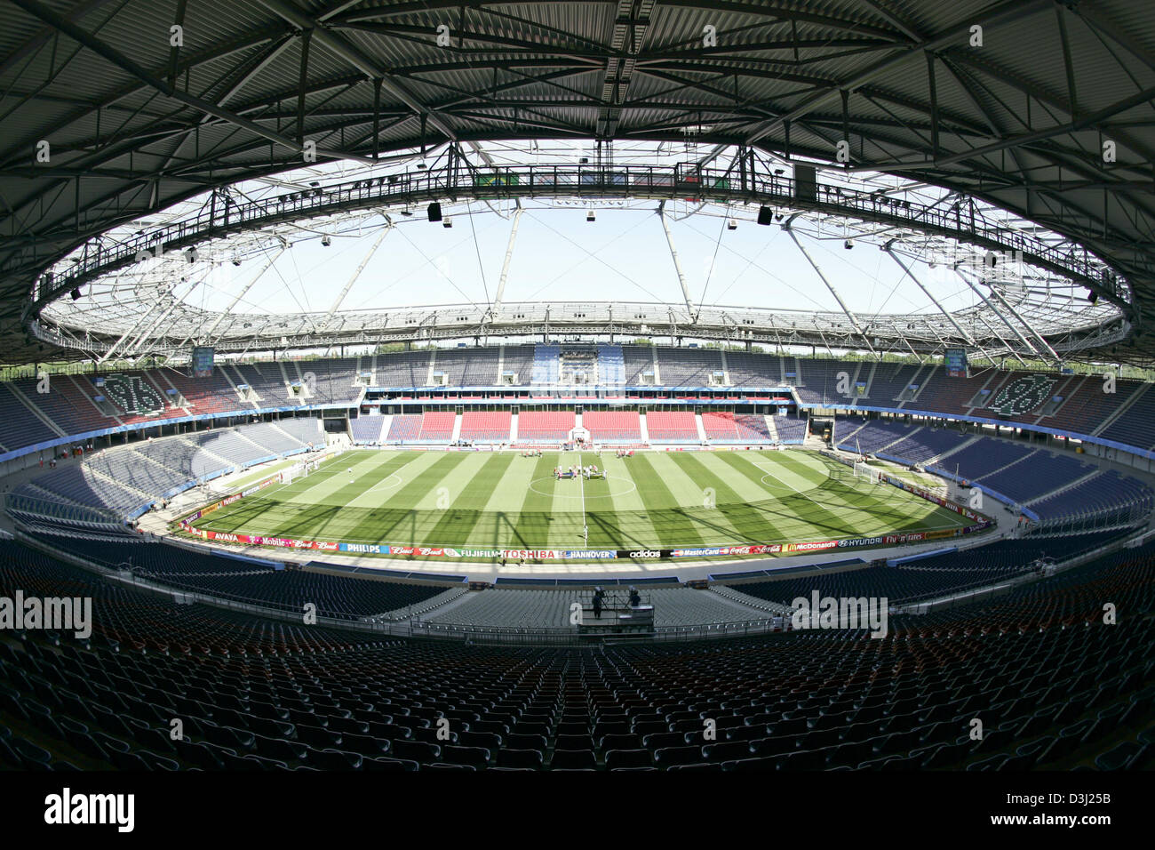 (Dpa) - ein Blick auf das Fußballstadion AWD-Arena in Hannover, 19 ...