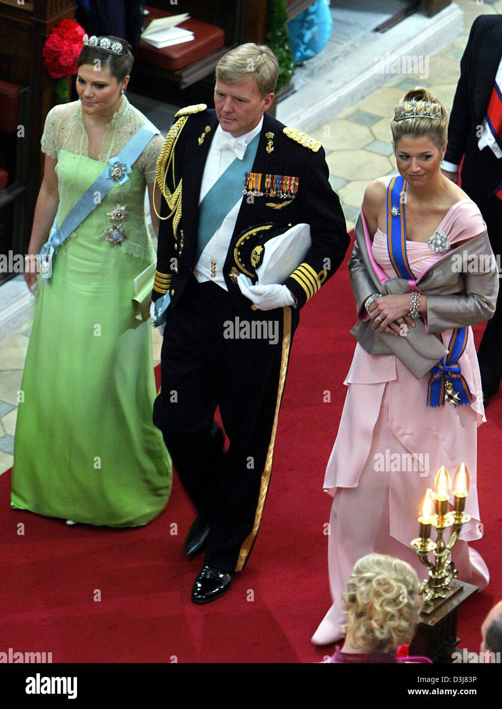 (Dpa) - Kronprinz Willem-Alexander der Netherlands (C), seine Frau ...