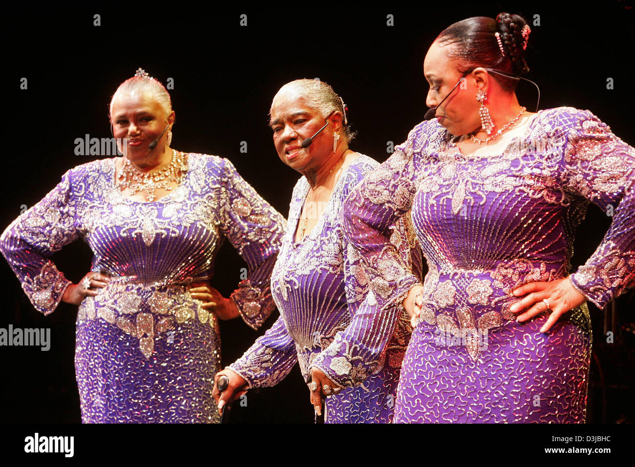 Due, die posieren -Fotos und -Bildmaterial in hoher Auflösung – Alamy