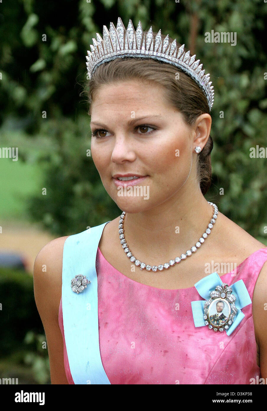 Dpa Lächelt Kronprinzessin Victoria Von Schweden Bei Der Hochzeitszeremonie Von Prinz Manuel