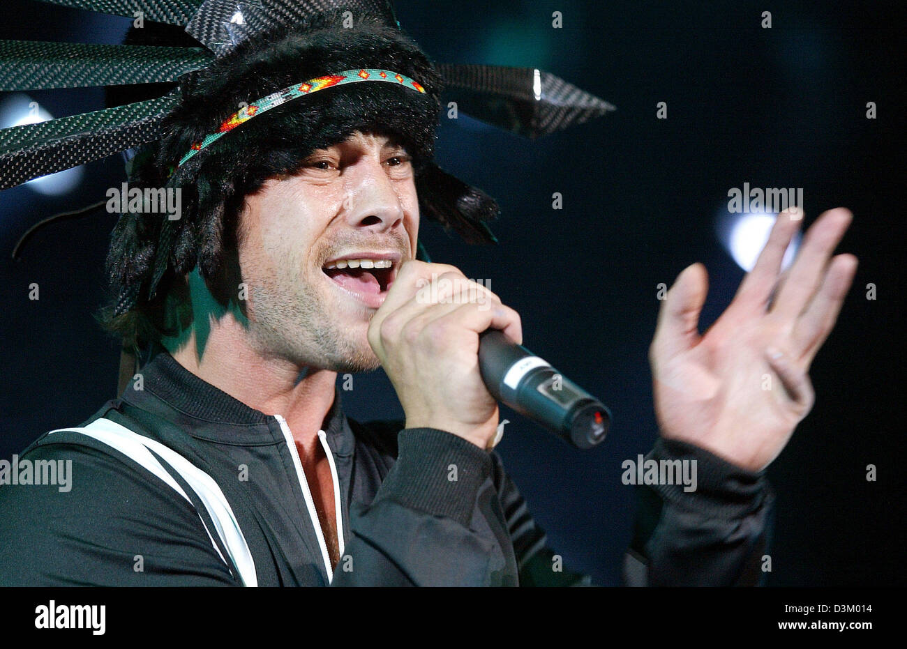 Arts culture entertainment ace music celebrities singing facial ...