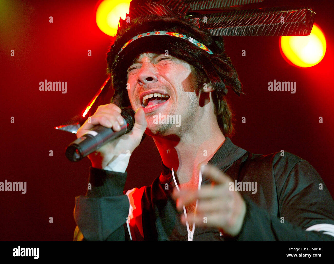 Arts culture entertainment ace music celebrities singing facial ...