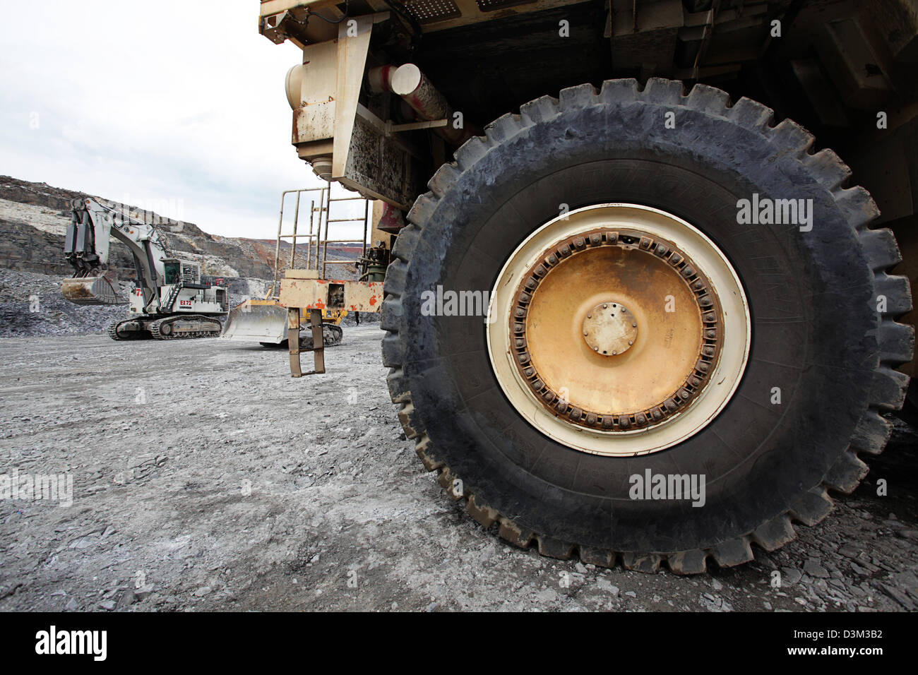 Mining truck reifen -Fotos und -Bildmaterial in hoher Auflösung – Alamy
