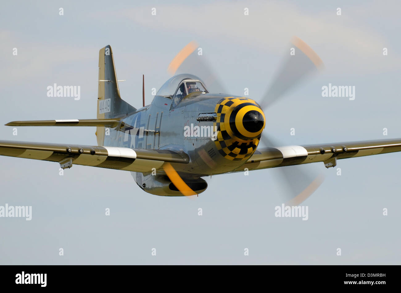 Der nordamerikanische P-51 Mustang rief Janie an und fliegt schnell und ...