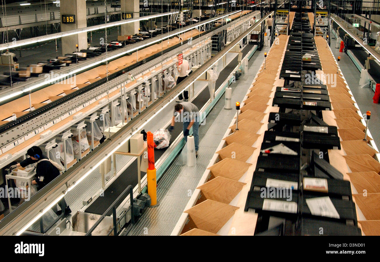 Parcel sorting -Fotos und -Bildmaterial in hoher Auflösung – Alamy