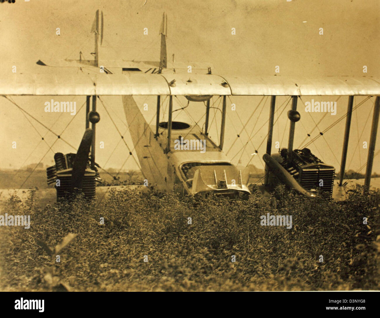 Dieses Bild zeigt einen Flugzeugunfall mit der Martin MBT zwischen 1922 ...