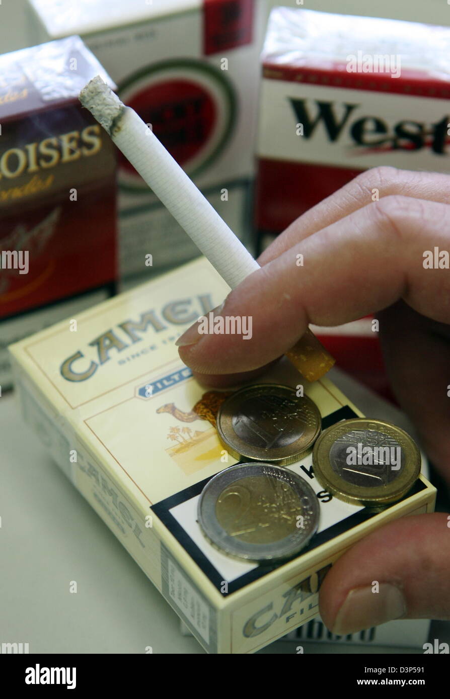 Marlboro zigarettenpackung -Fotos und -Bildmaterial in hoher Auflösung ...