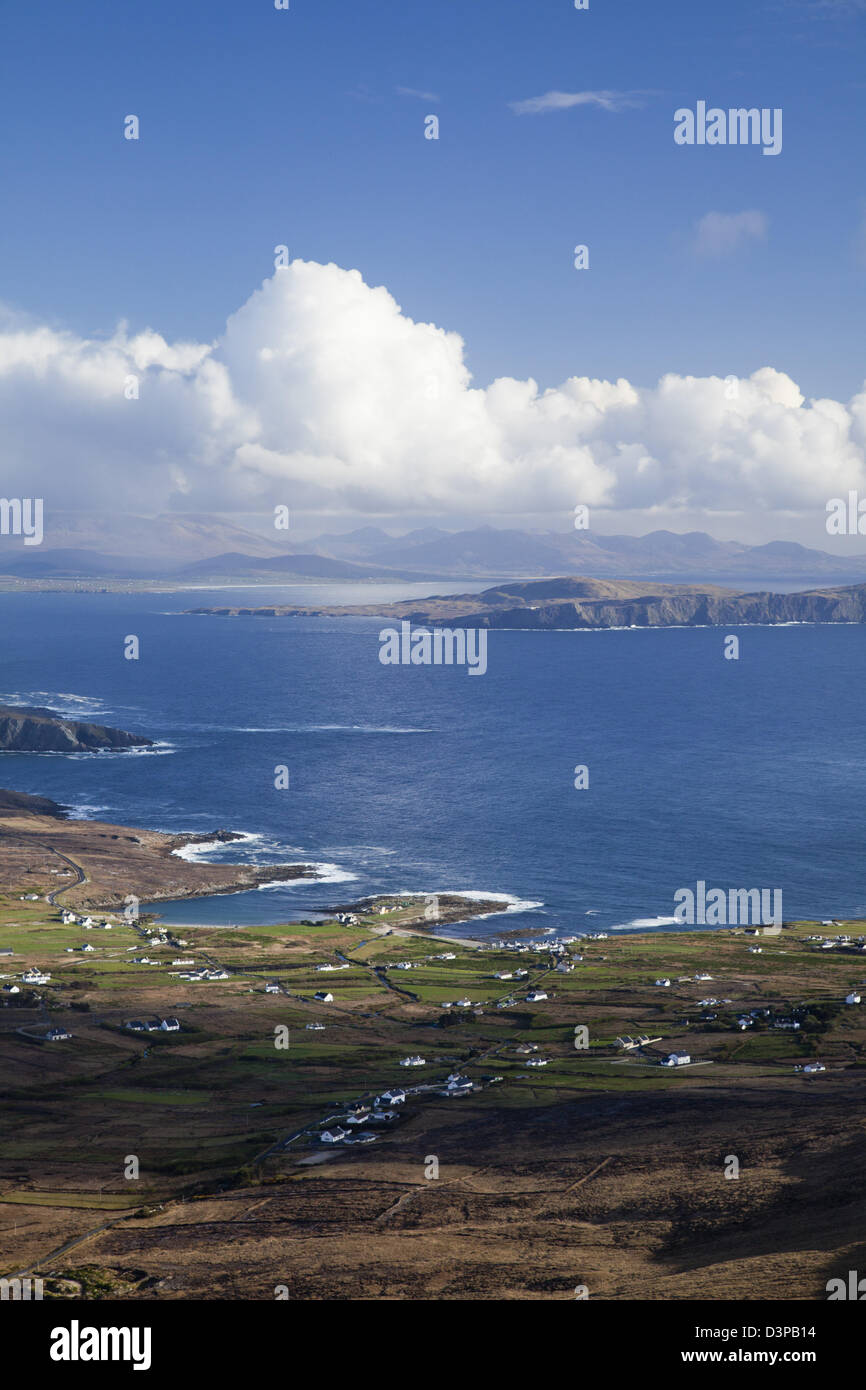 Blick über Dooega Dorf nach Achill Island, Clare Island County Mayo ...