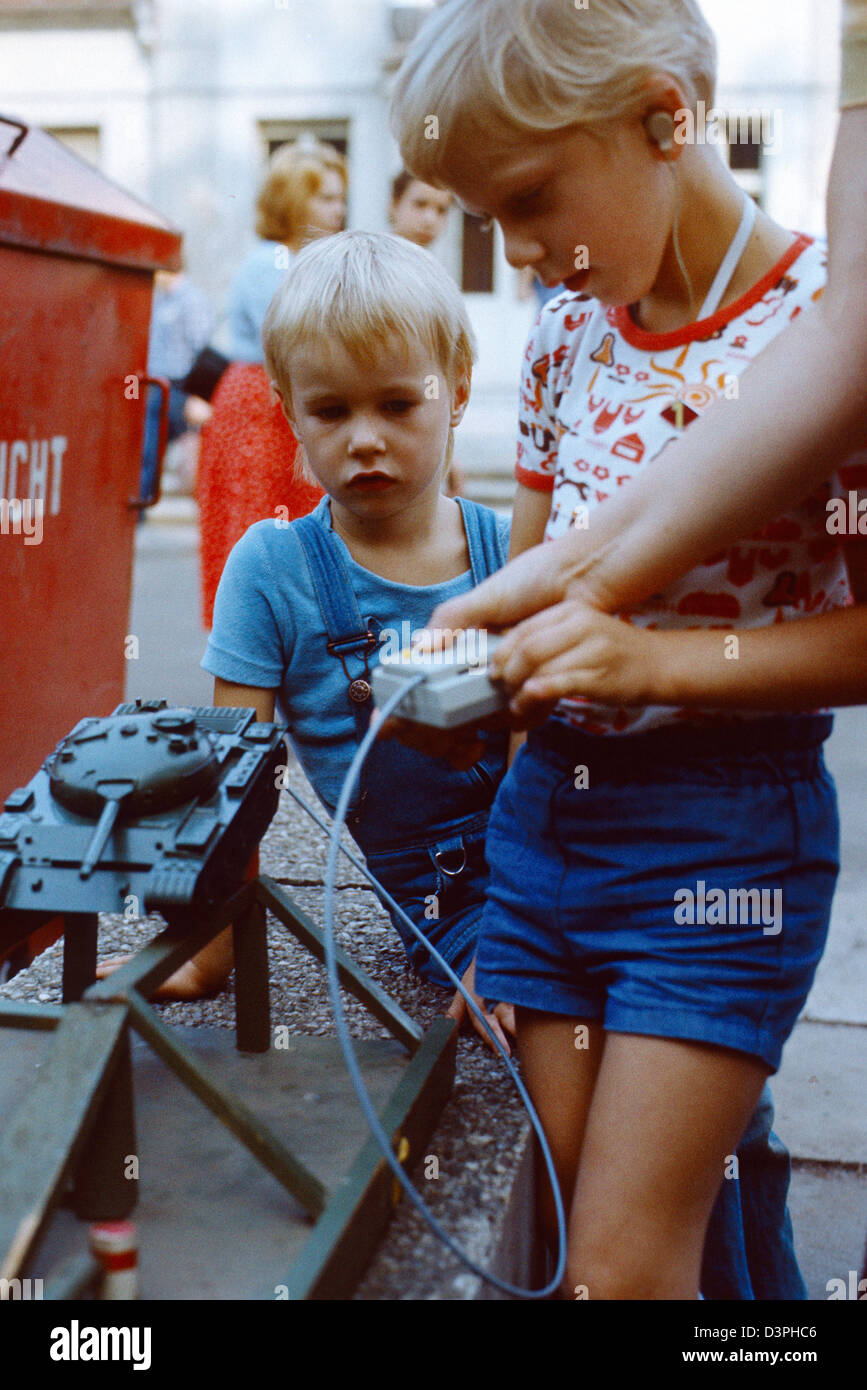 Ddr spielzeug -Fotos und -Bildmaterial in hoher Auflösung – Alamy