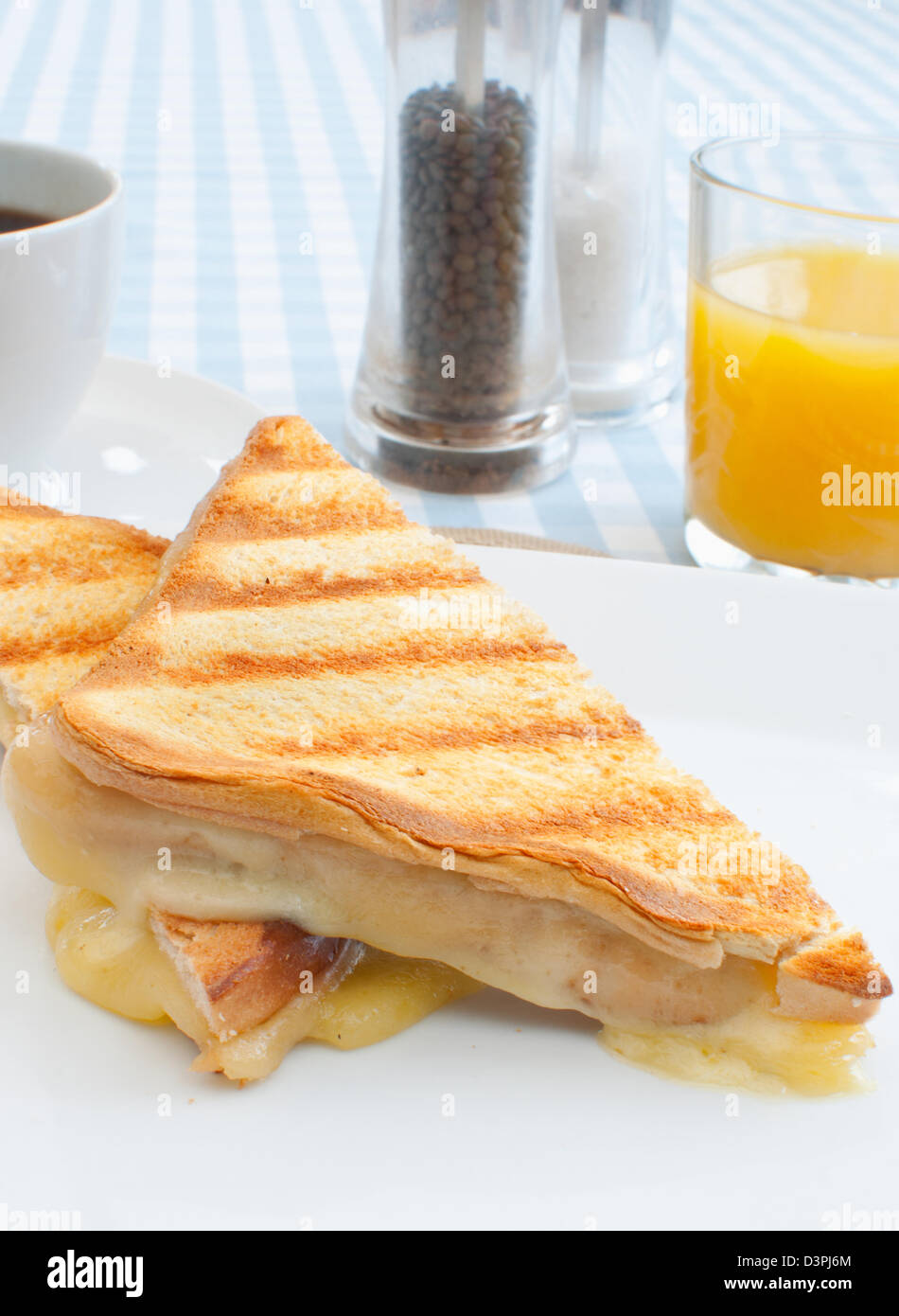 Geschmolzener käse -Fotos und -Bildmaterial in hoher Auflösung – Alamy