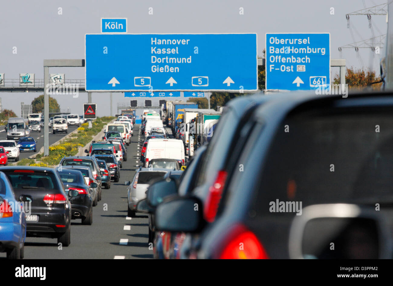 Autobahnschilder a5 -Fotos und -Bildmaterial in hoher Auflösung – Alamy