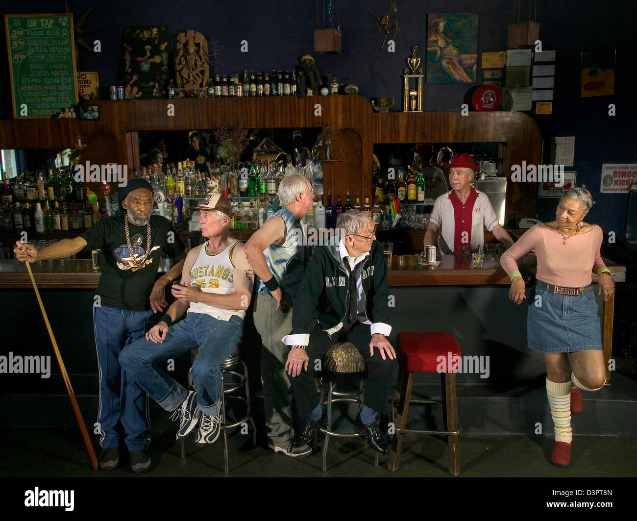 Alte Menschen in einer bar Stockfoto, Bild: 53977077 - Alamy