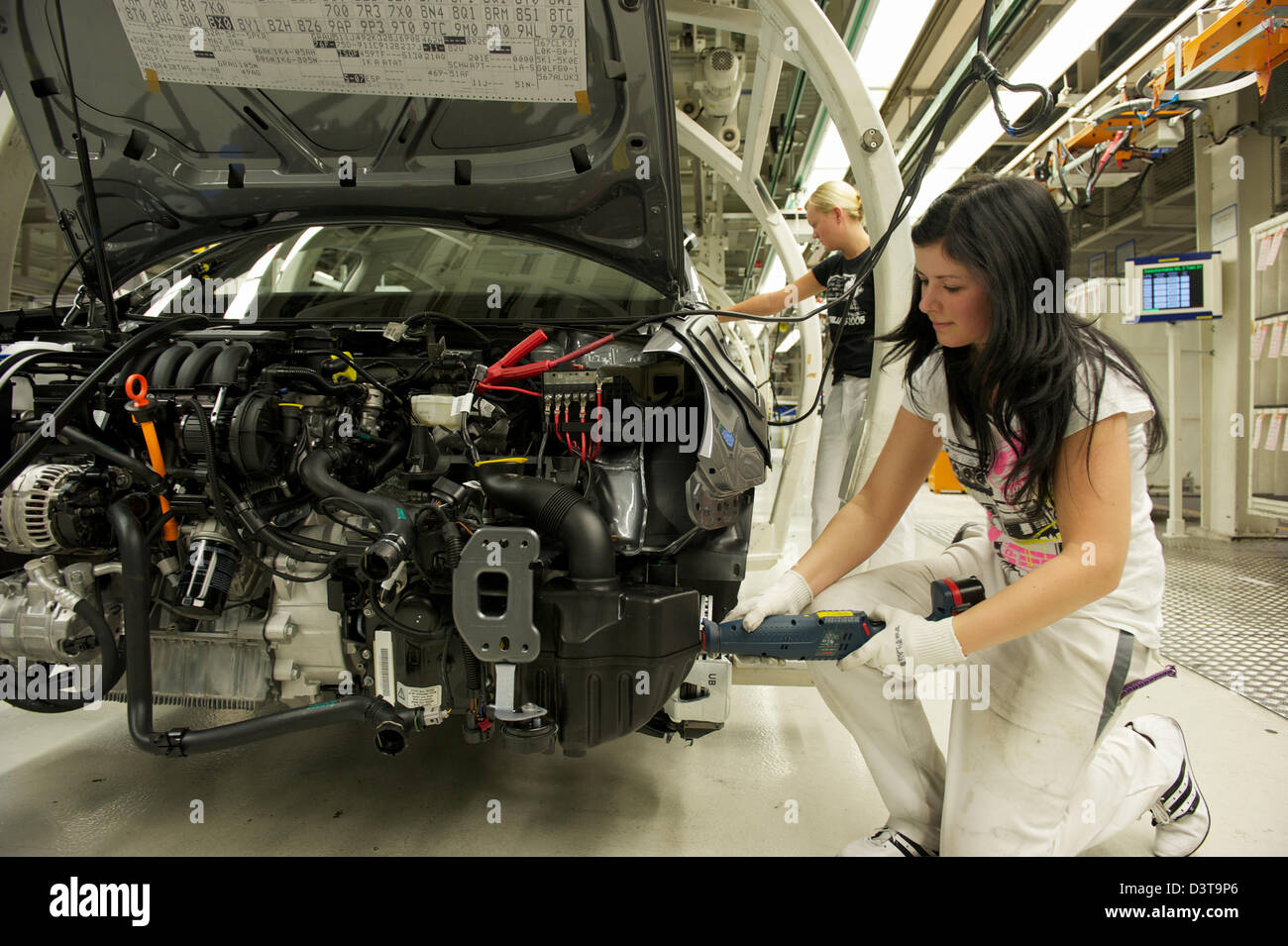 Vw mitarbeitern produktion -Fotos und -Bildmaterial in hoher Auflösung ...