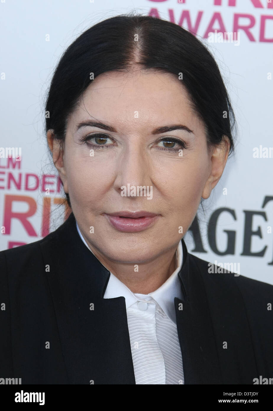 Marina abramovic the artist -Fotos und -Bildmaterial in hoher Auflösung ...