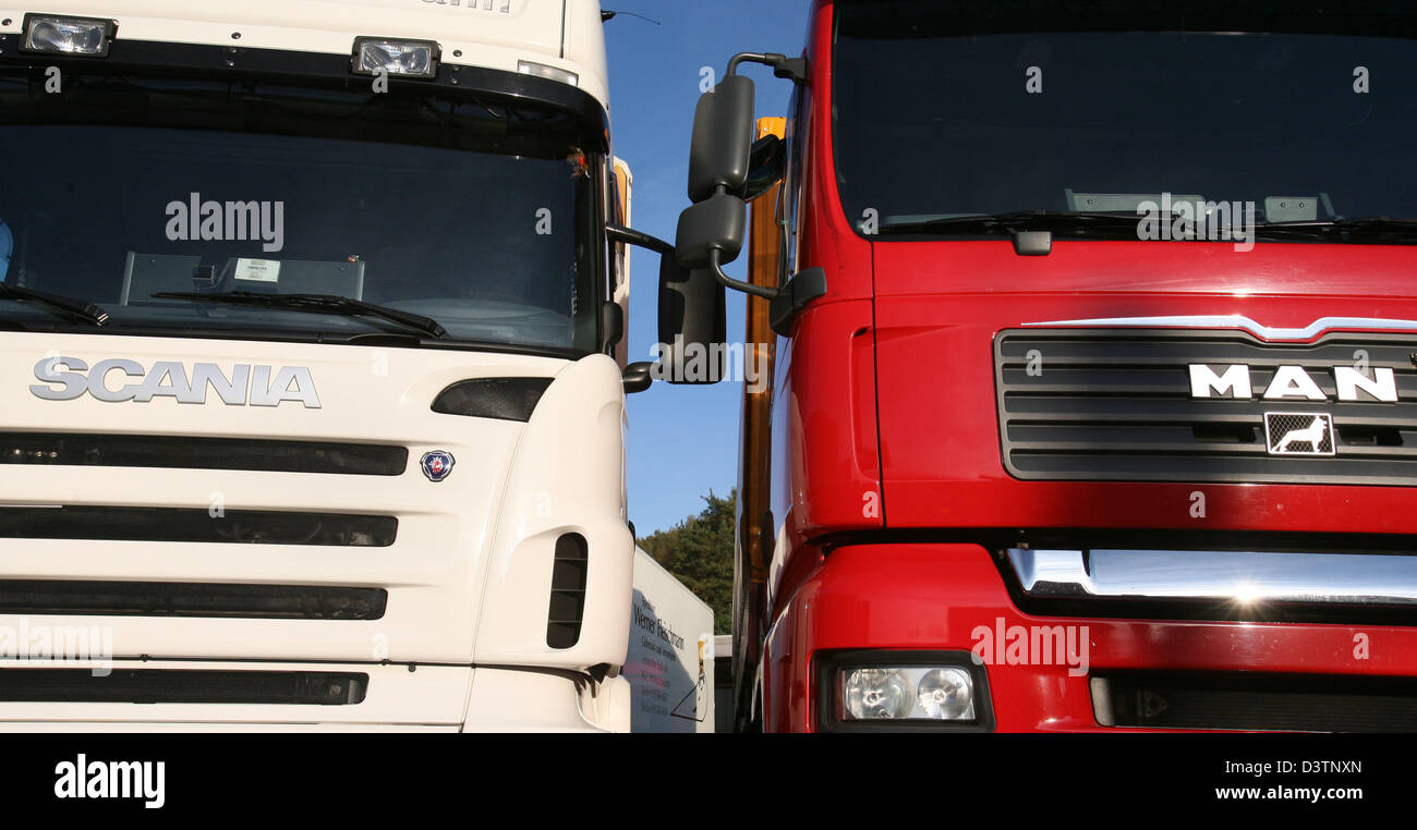 Das symbolische Bild zeigt einen Scania (L) und ein Mann (R)-LKW bei ...