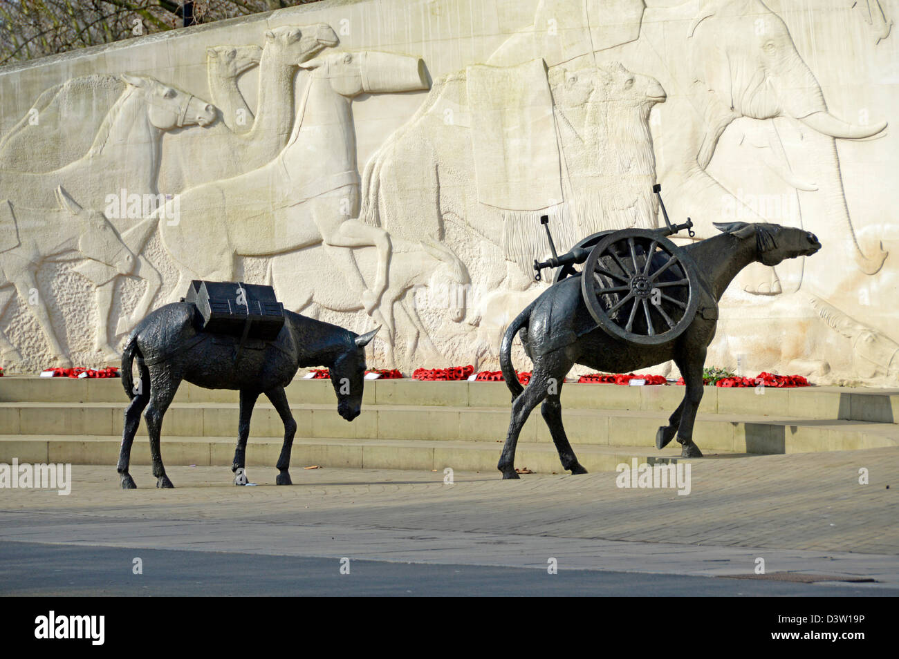 Tiere im krieg -Fotos und -Bildmaterial in hoher Auflösung – Alamy