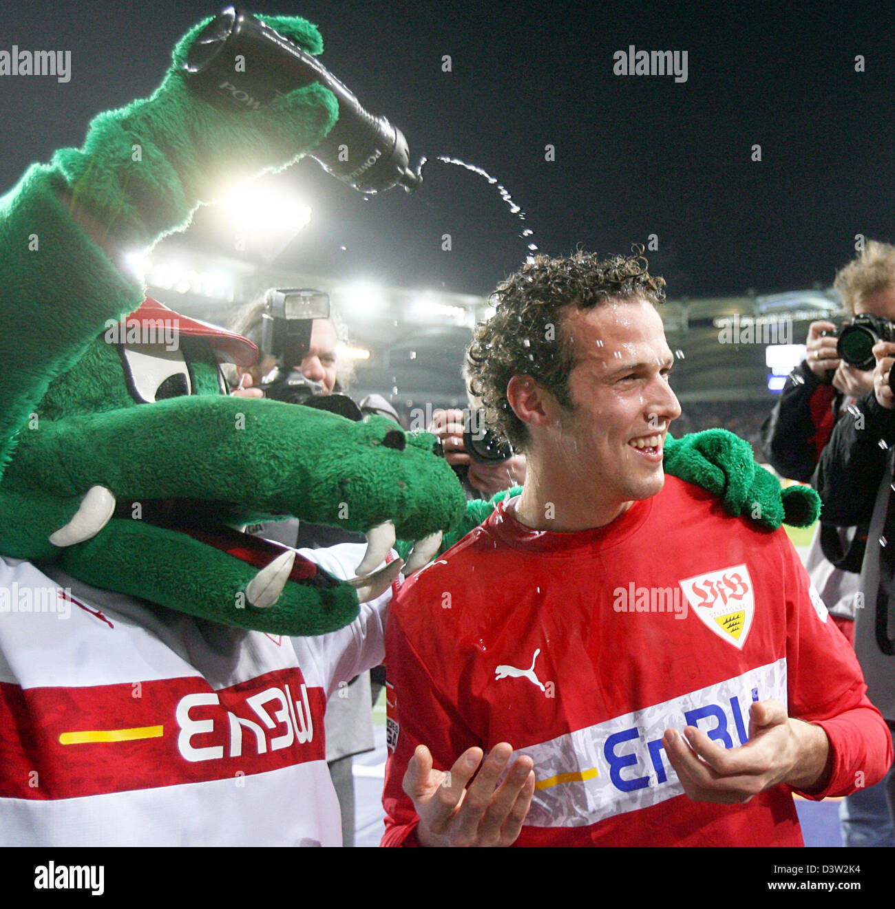 Maskottchen der vfb stuttgart -Fotos und -Bildmaterial in hoher ...