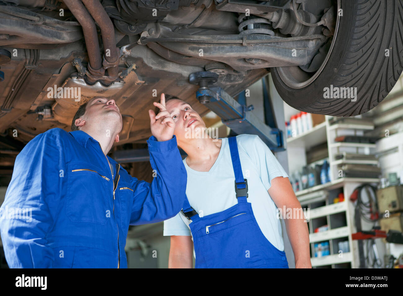 Mechaniker Autowerkstatt Stockfotos und -bilder Kaufen - Alamy
