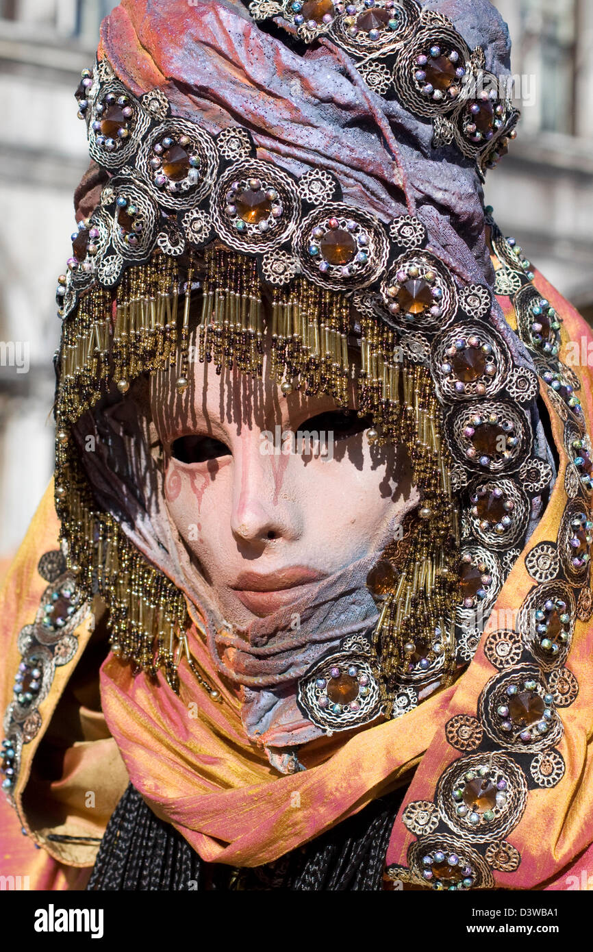 Venice cat mask -Fotos und -Bildmaterial in hoher Auflösung - Seite 3 ...