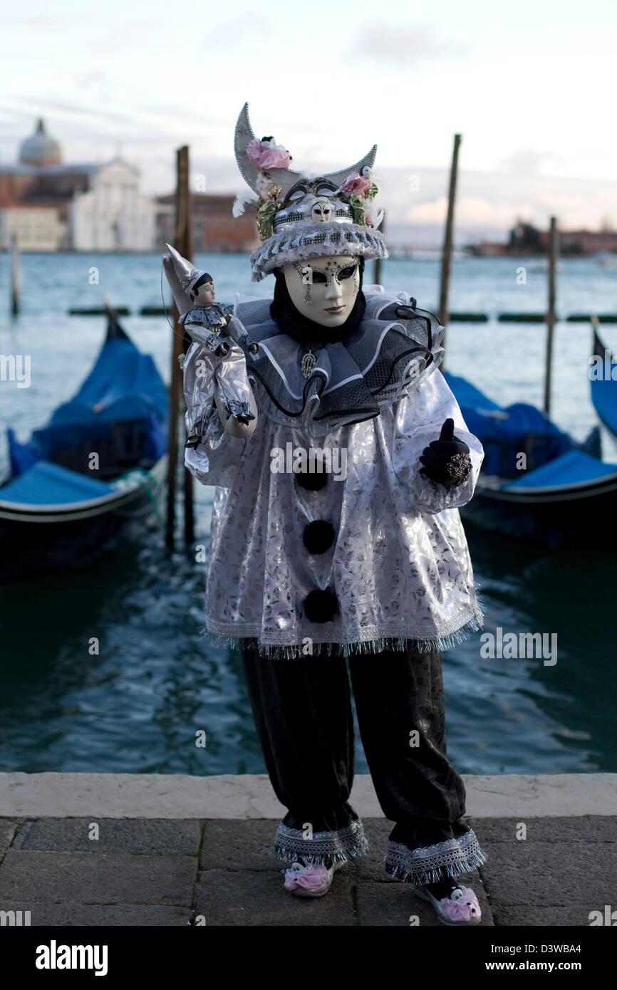 Authentische venezianische masken -Fotos und -Bildmaterial in hoher ...
