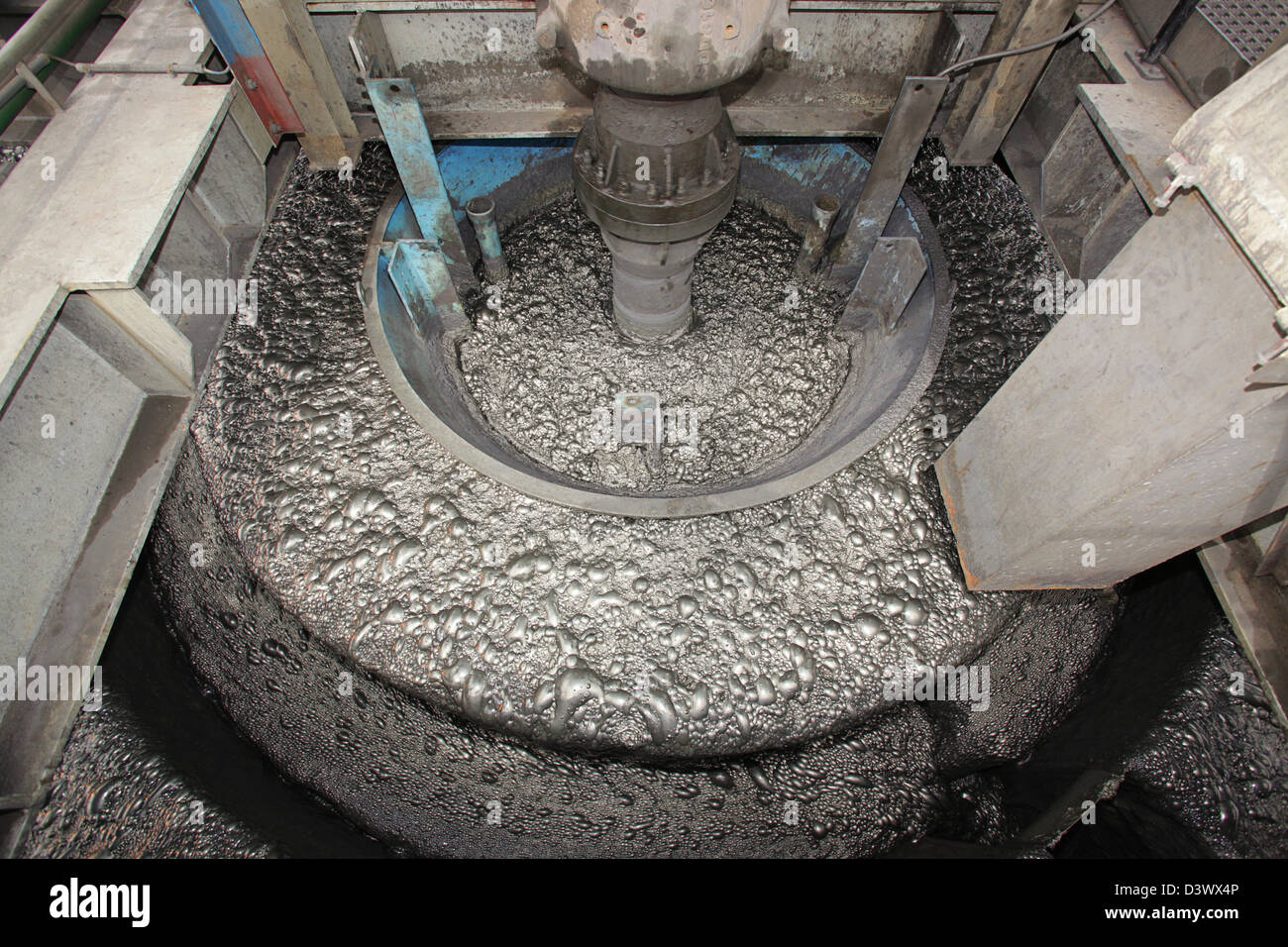 Kupfer verarbeitung -Fotos und -Bildmaterial in hoher Auflösung – Alamy