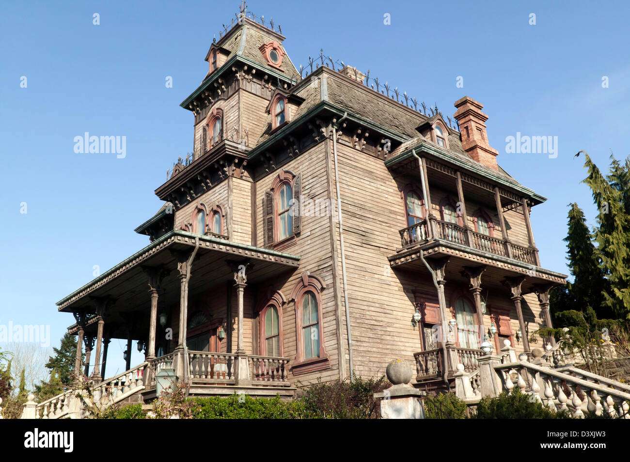 Phantom Manor im Disneyland Paris Stockfotografie - Alamy