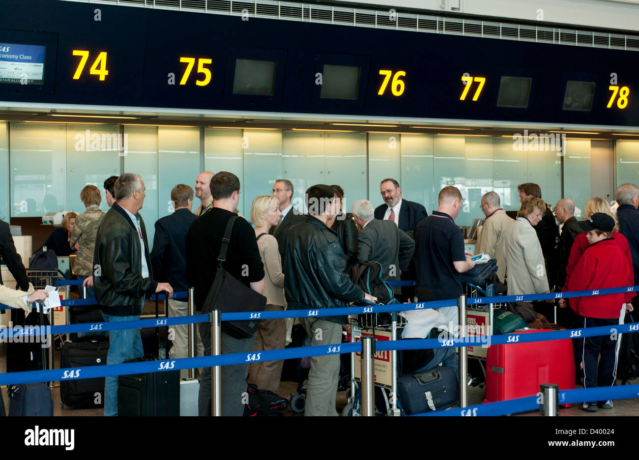 Menschen, die Check-in am Flughafen, Flughafen Arlanda, Stockholm ...