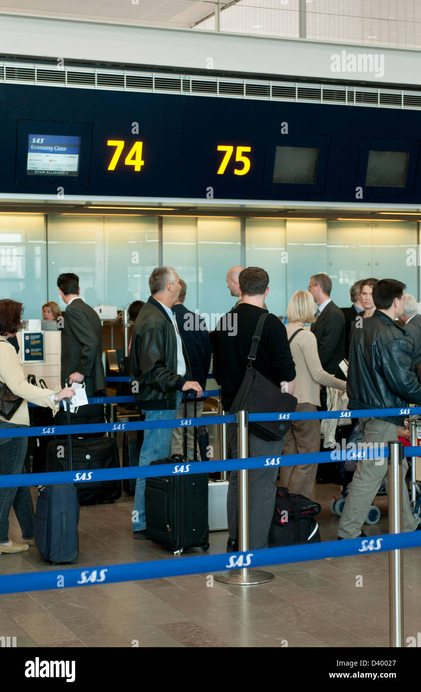Arrivals arlanda airport -Fotos und -Bildmaterial in hoher Auflösung ...