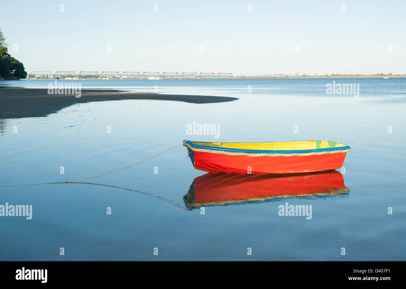 Boot im wasser -Fotos und -Bildmaterial in hoher Auflösung – Alamy
